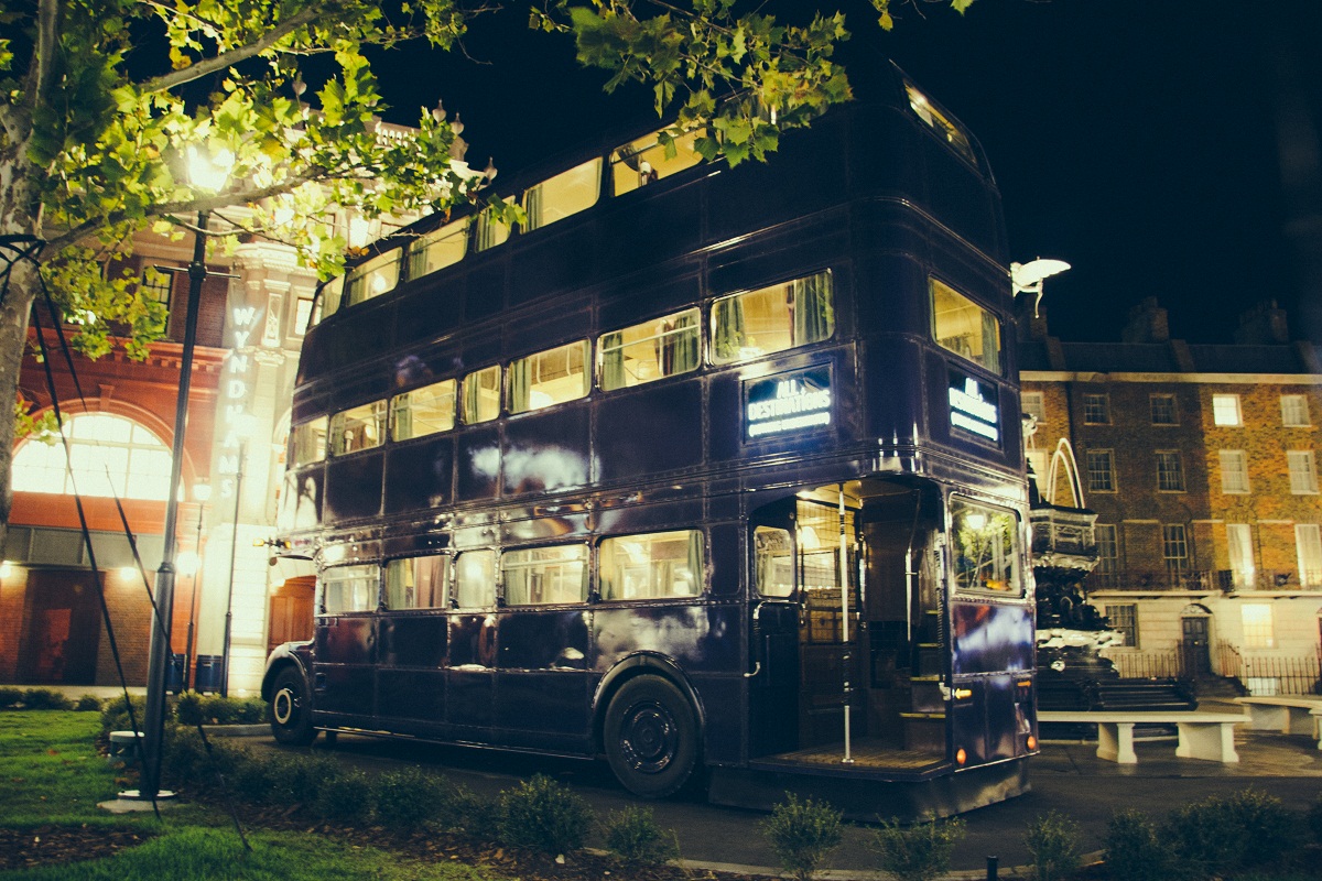 The Night Bus - The Wizarding World of Harry Potter Universal St ...
